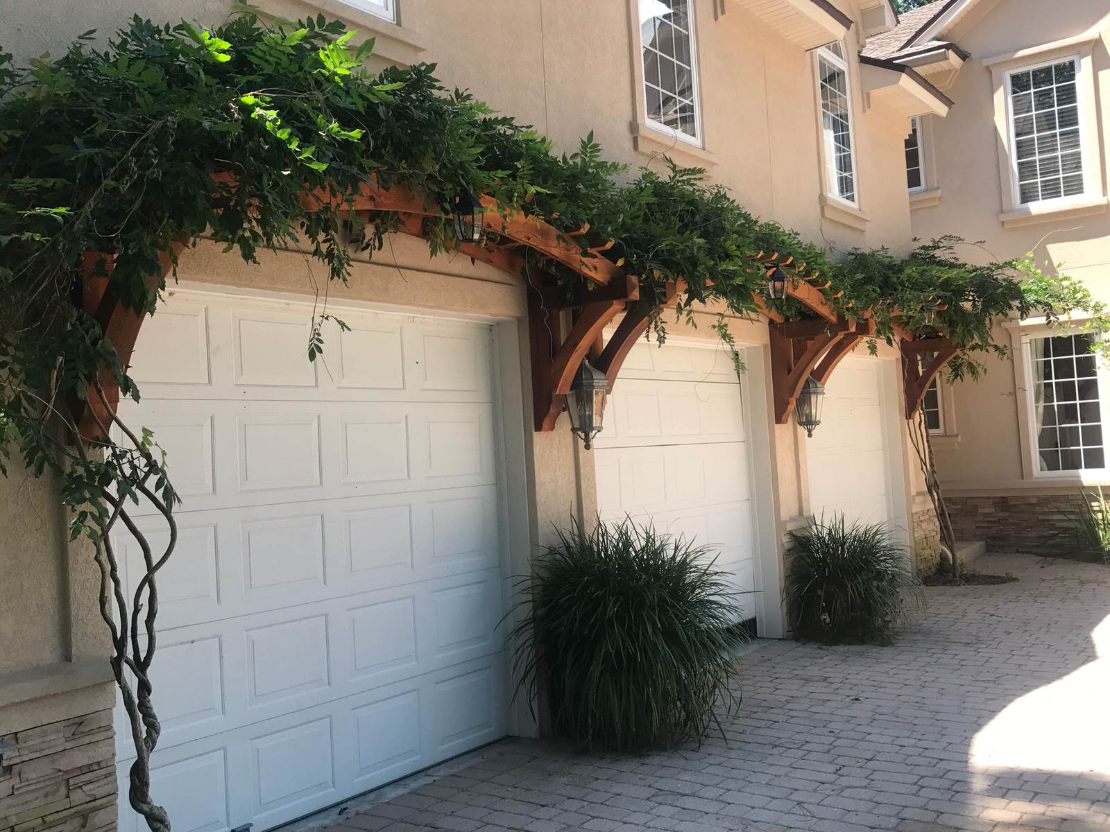 15 Stylish Pergola Over The Garage Door to Create a Different Look ...